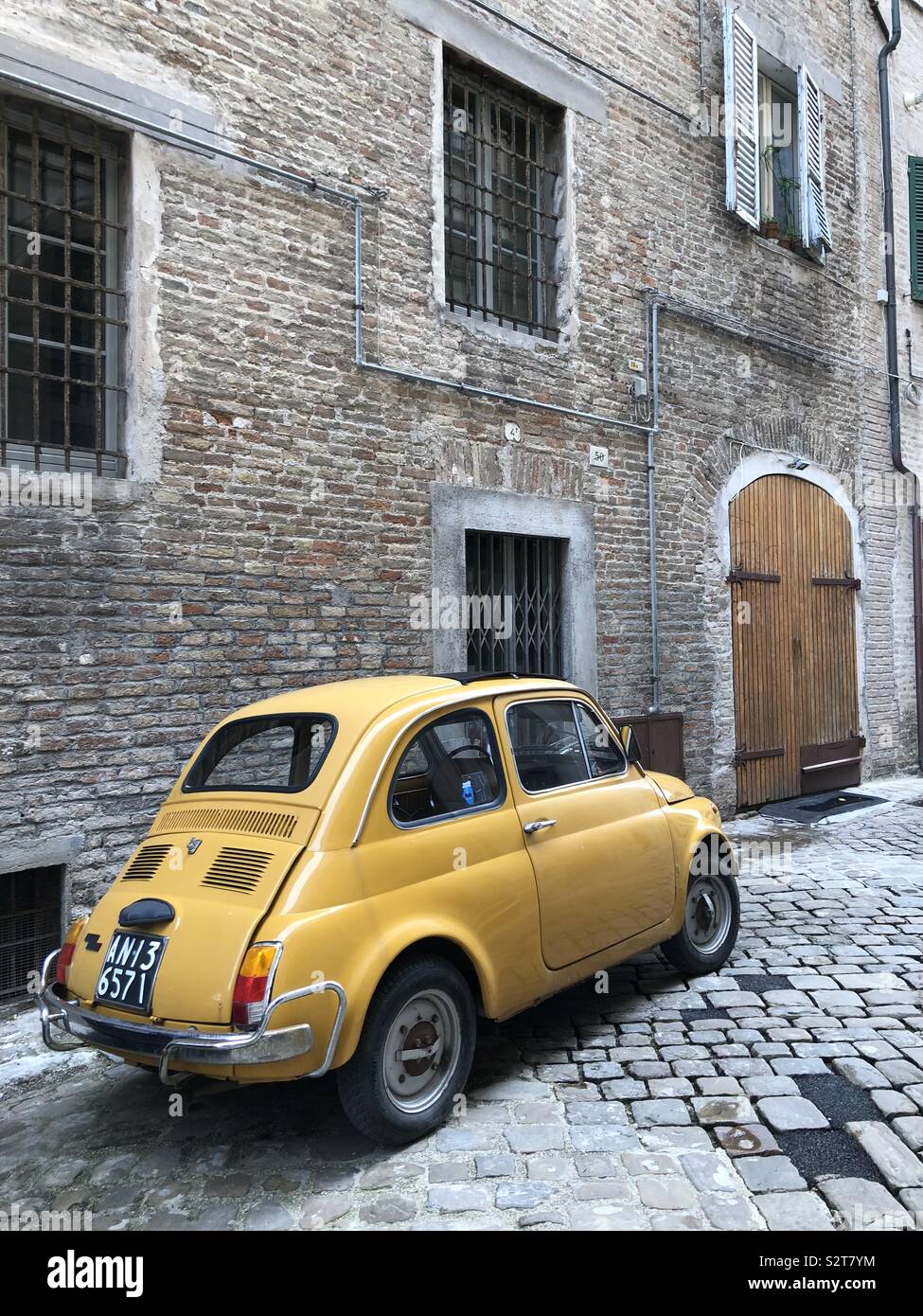 Gelbes fiat cinquecento -Fotos und -Bildmaterial in hoher Auflösung – Alamy