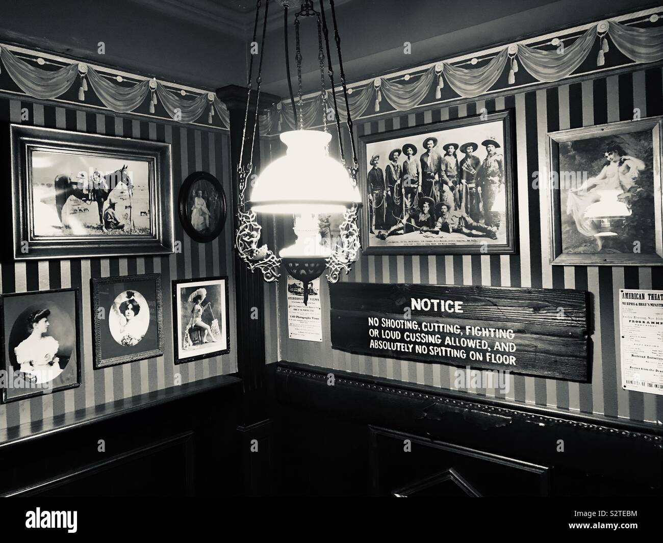 Western saloon -Fotos und -Bildmaterial in hoher Auflösung – Alamy