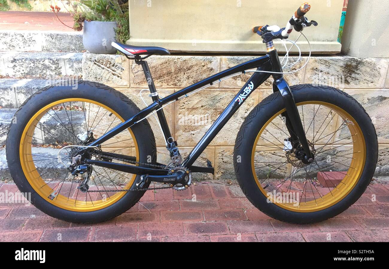 Fett fahrrad -Fotos und -Bildmaterial in hoher Auflösung – Alamy