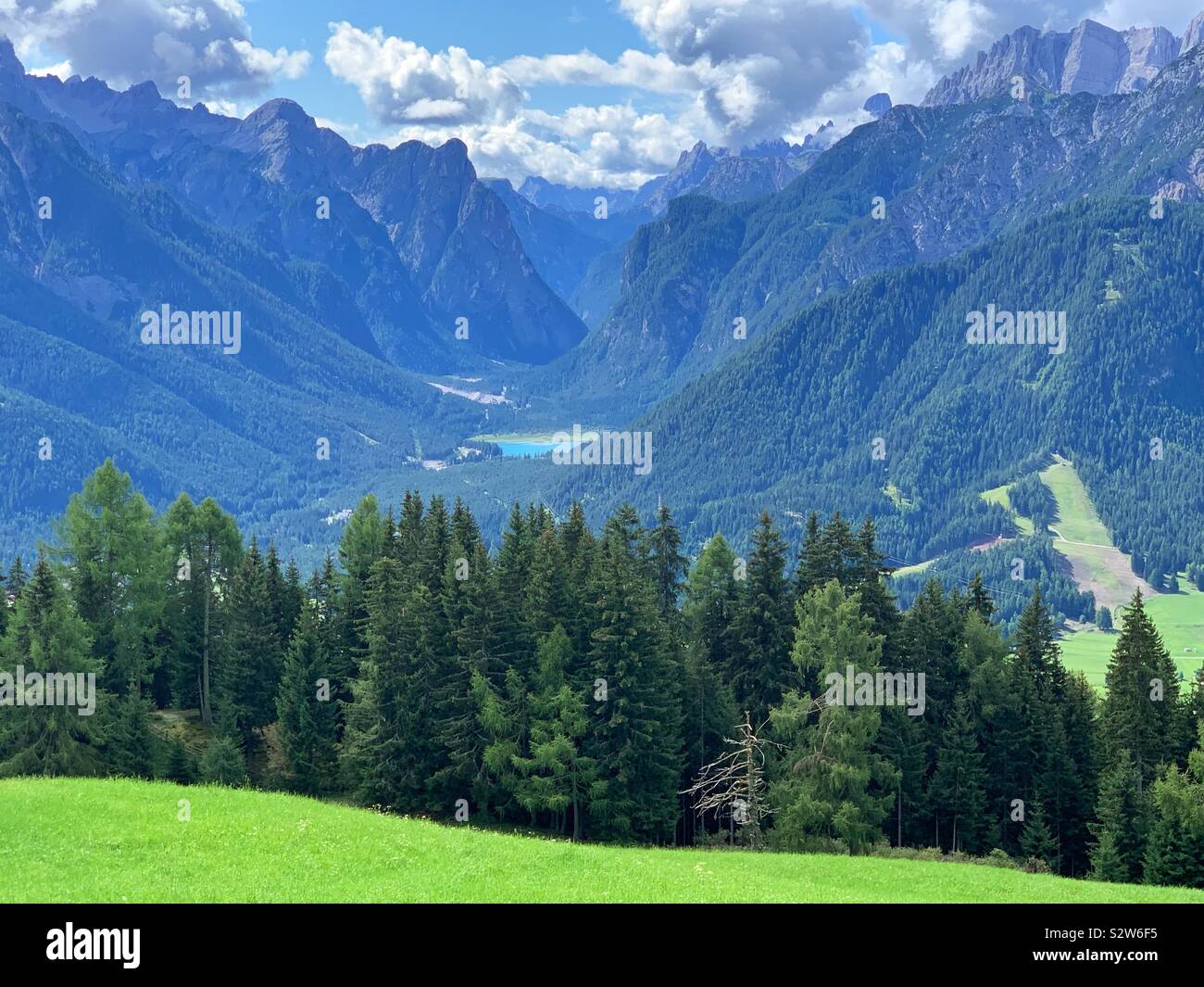 Toblach lake -Fotos und -Bildmaterial in hoher Auflösung – Alamy