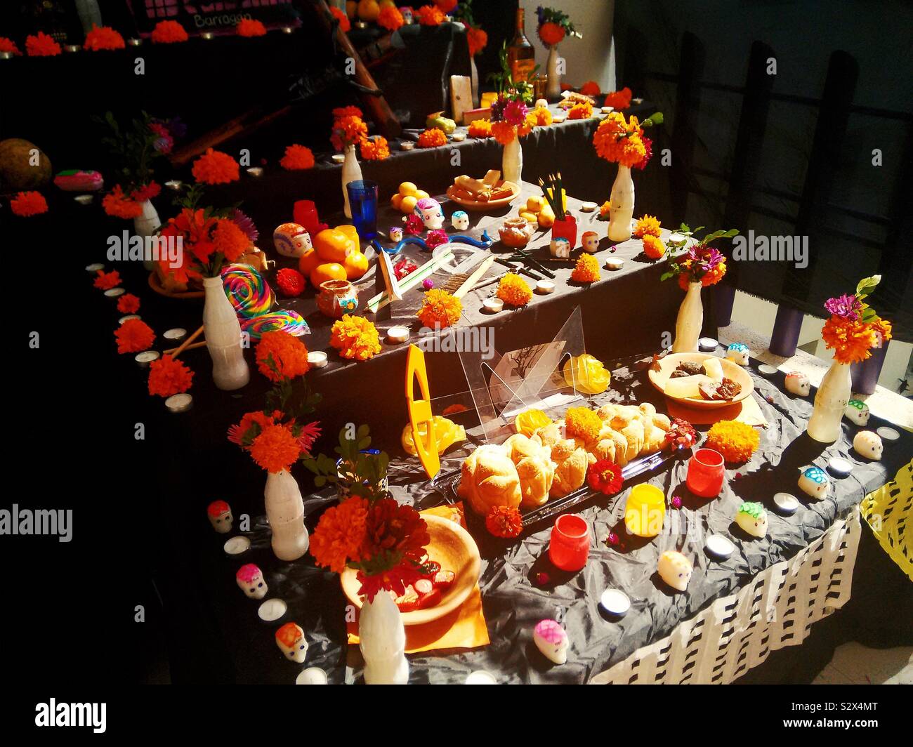 Day Of The Dead Food Altar Stockfotos & Day Of The Dead Food Altar ...