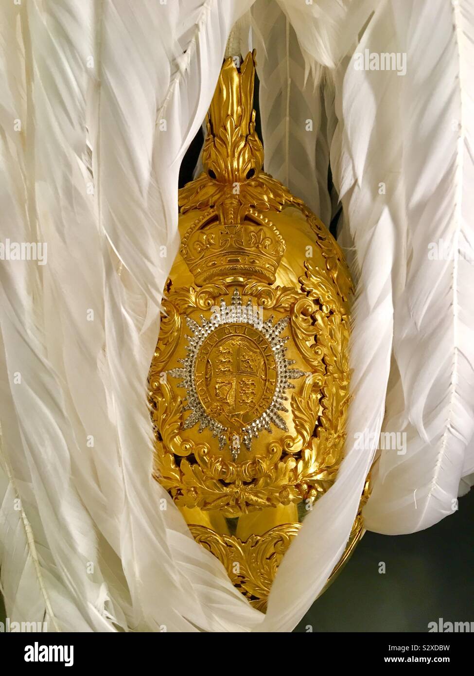 Helm mit federn -Fotos und -Bildmaterial in hoher Auflösung – Alamy