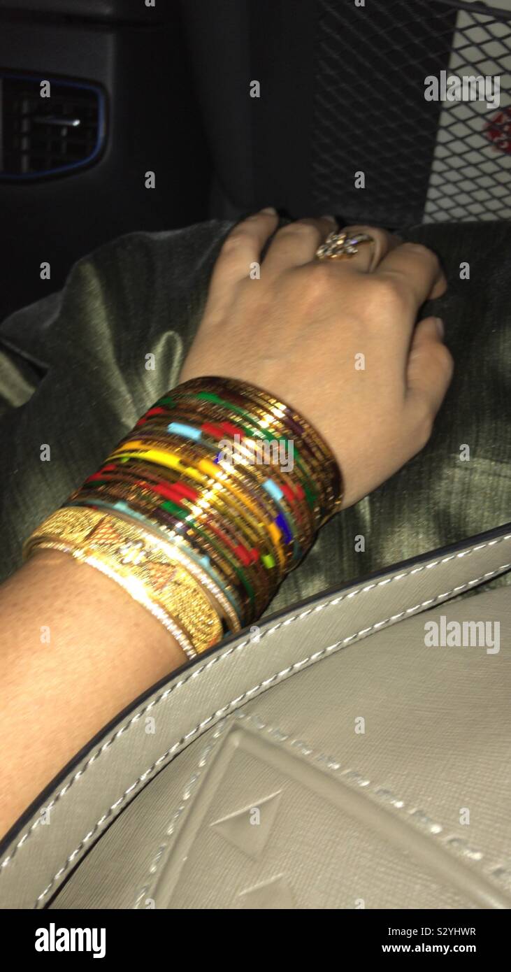 Voller arm armreifen Stockfotos und -bilder Kaufen - Alamy