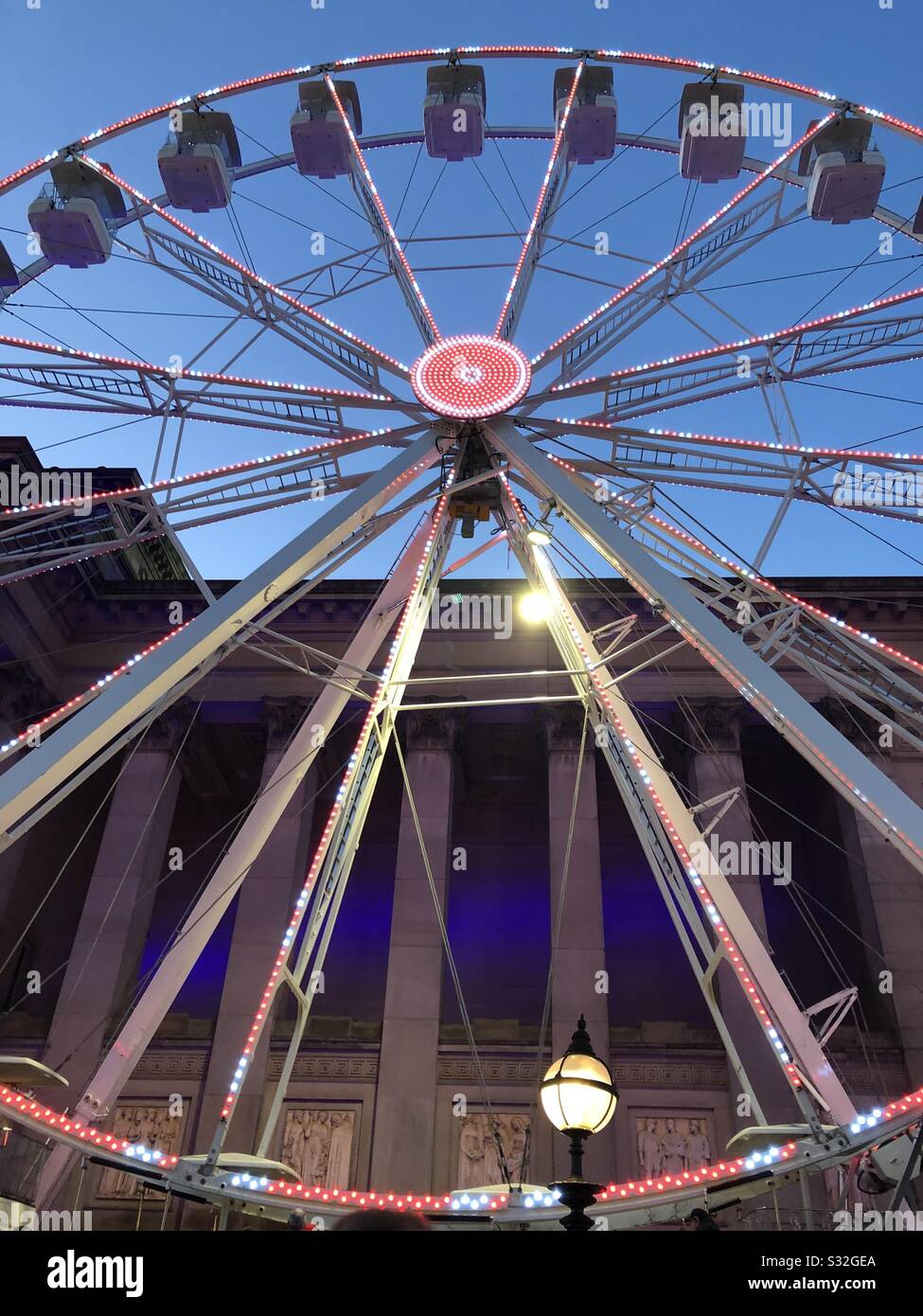 Weihnachtsmarkt riesenrad -Fotos und -Bildmaterial in hoher Auflösung – Alamy