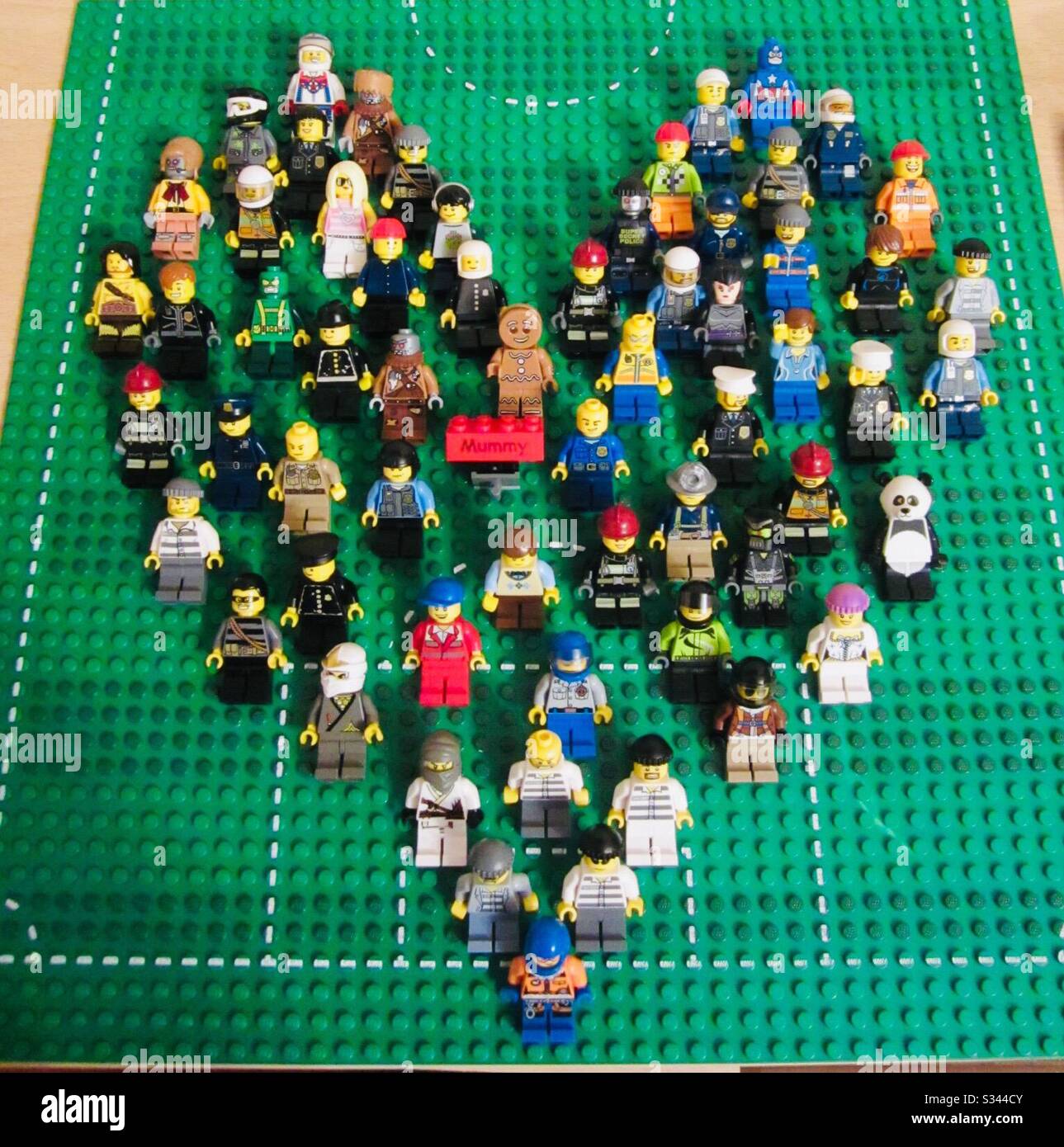 Lego mini figuren -Fotos und -Bildmaterial in hoher Auflösung – Alamy