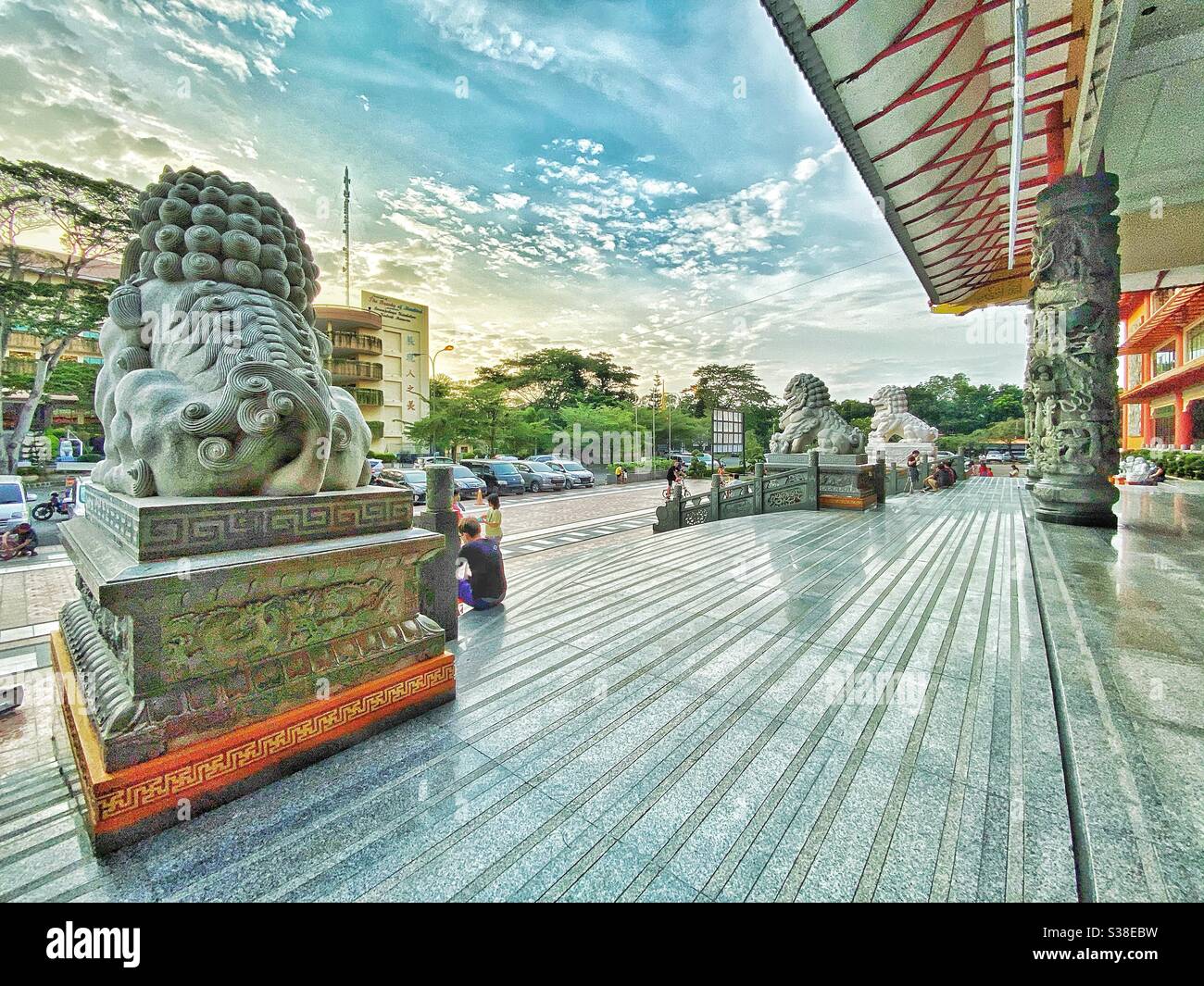 Posizione orante -Fotos und -Bildmaterial in hoher Auflösung – Alamy