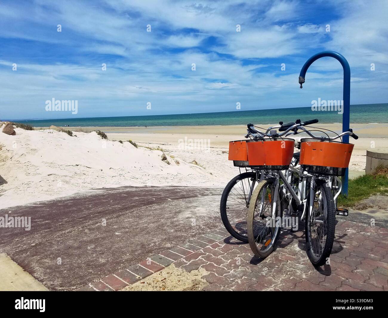 Radfahrer strand -Fotos und -Bildmaterial in hoher Auflösung – Alamy