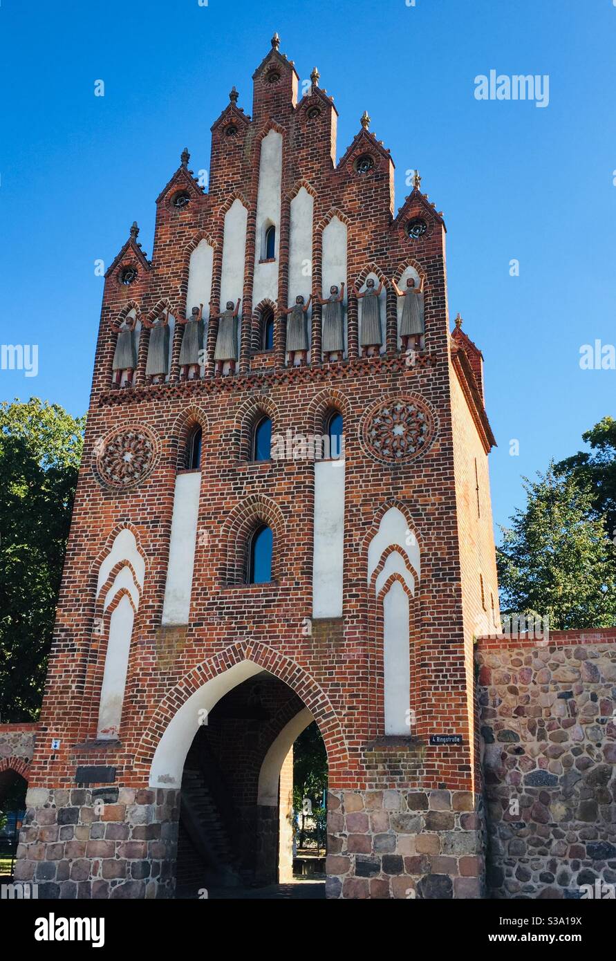 Neues tor neubrandenburg -Fotos und -Bildmaterial in hoher Auflösung ...