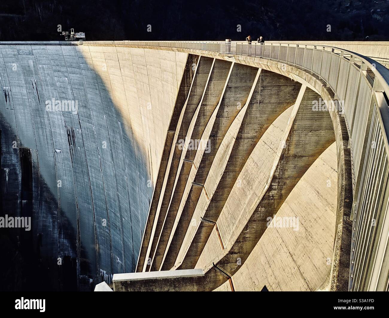 Staumauer im verzascatal tessin schweiz -Fotos und -Bildmaterial in ...