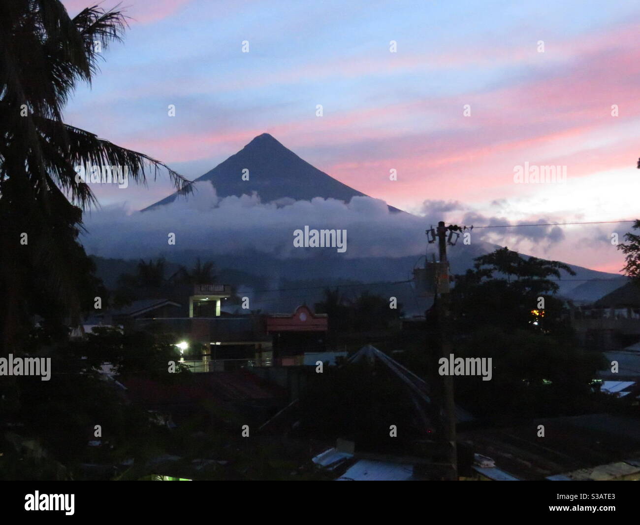 Vulkan legazpi mayon -Fotos und -Bildmaterial in hoher Auflösung – Alamy