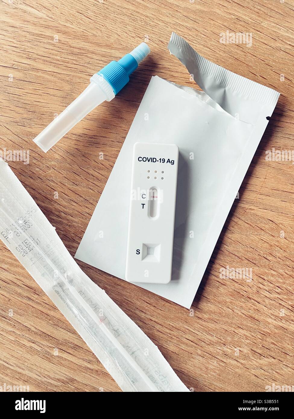 Negative corona test -Fotos und -Bildmaterial in hoher Auflösung – Alamy