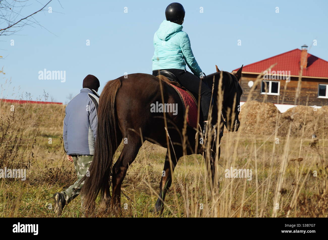 Reiter reitpferd herbst -Fotos und -Bildmaterial in hoher Auflösung – Alamy