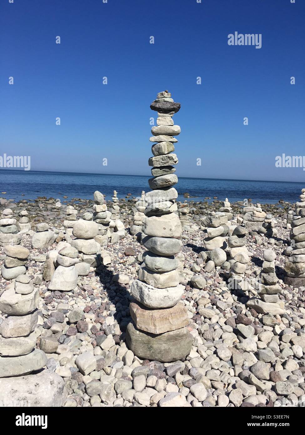 Steintürme am strand -Fotos und -Bildmaterial in hoher Auflösung – Alamy