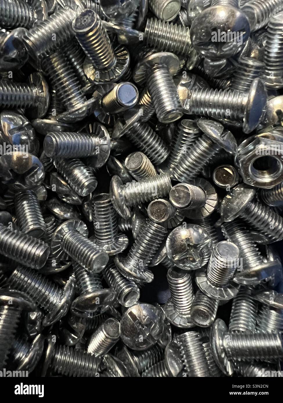 Industrielle stahlbolzen -Fotos und -Bildmaterial in hoher Auflösung ...