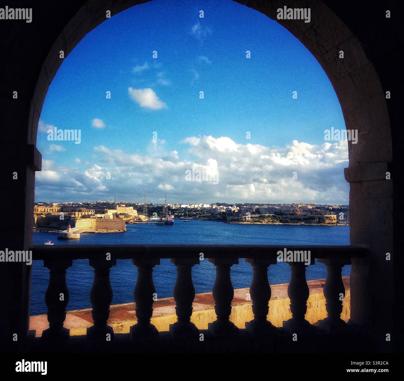 Eingerahmter torbogen -Fotos und -Bildmaterial in hoher Auflösung – Alamy