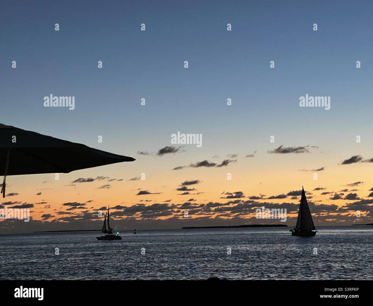 Segel und wolken -Fotos und -Bildmaterial in hoher Auflösung – Alamy