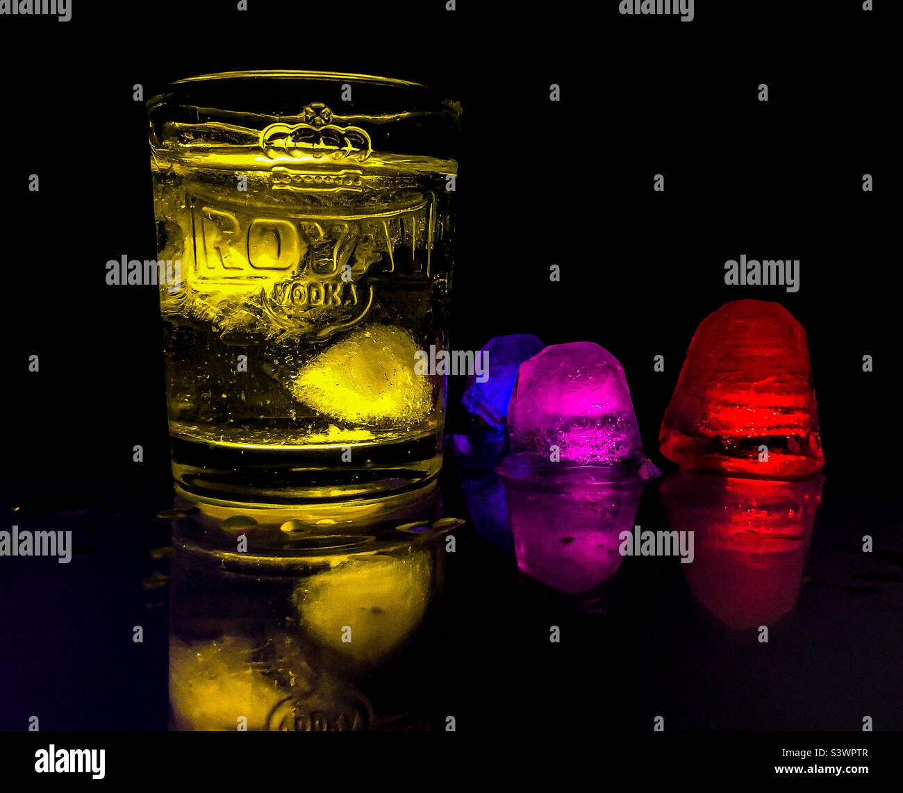 Wodka eiskalt -Fotos und -Bildmaterial in hoher Auflösung – Alamy