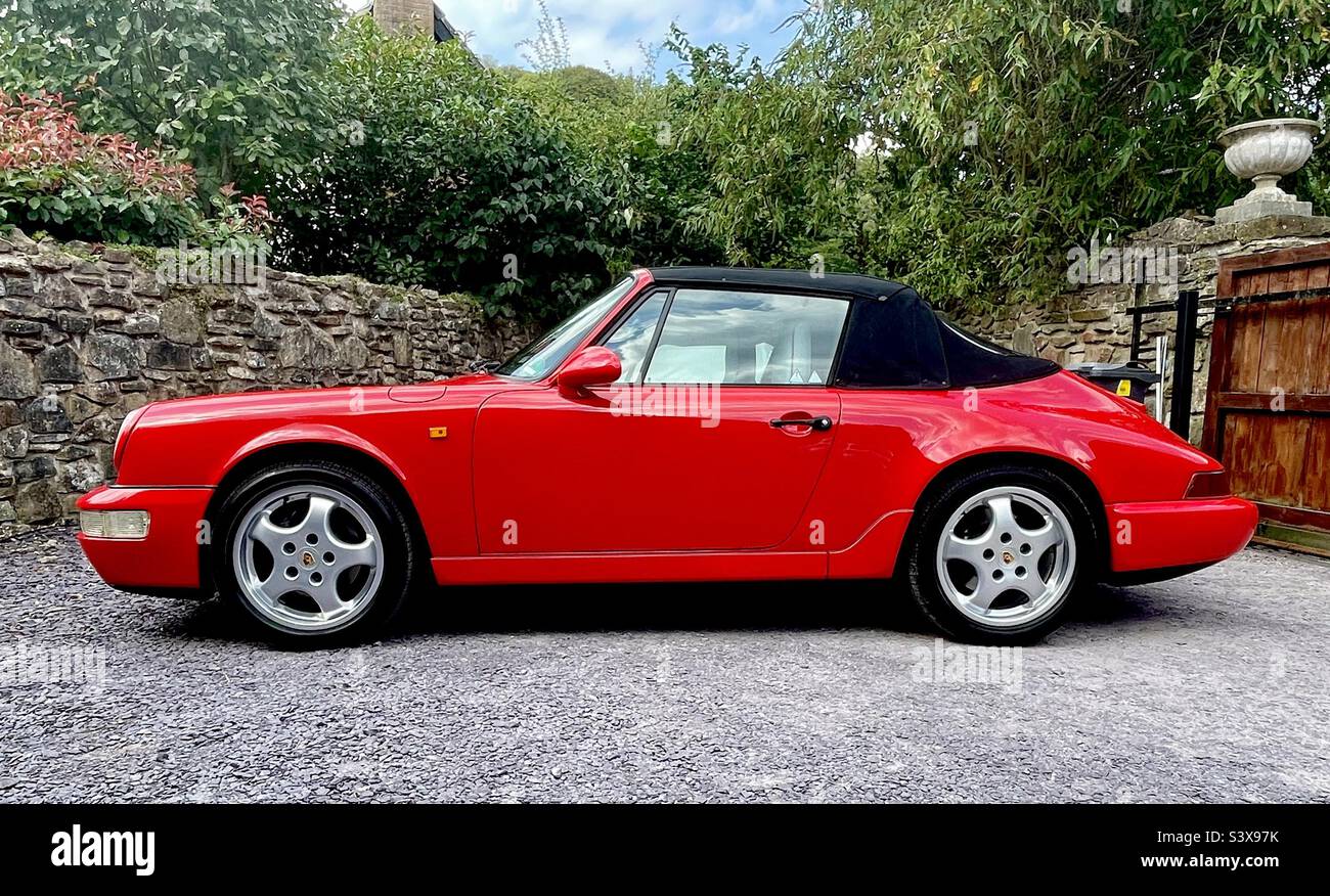 Porsche 964 cabrio -Fotos und -Bildmaterial in hoher Auflösung – Alamy