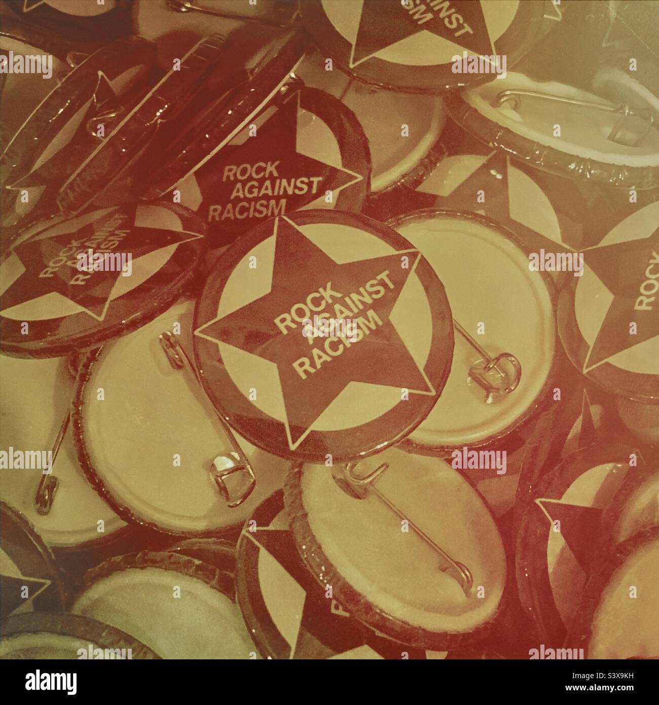 Rock against racism -Fotos und -Bildmaterial in hoher Auflösung – Alamy