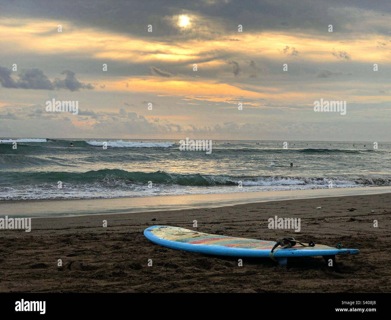 Paddel surfen -Fotos und -Bildmaterial in hoher Auflösung – Alamy
