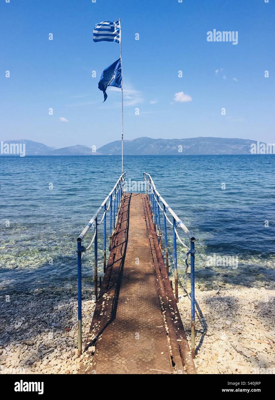 Greek jetty -Fotos und -Bildmaterial in hoher Auflösung – Alamy