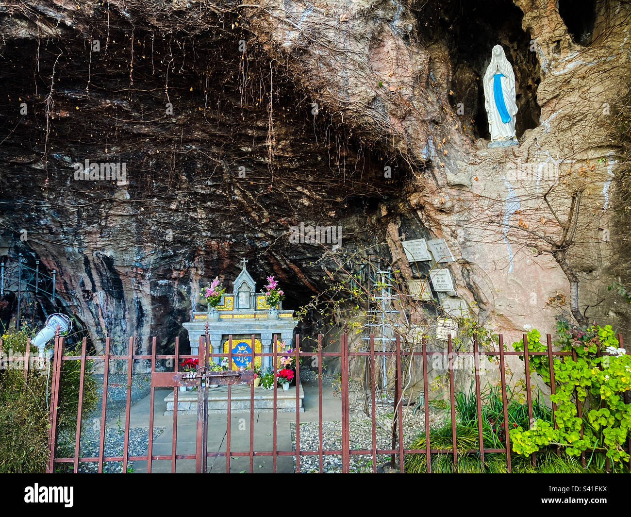 Lourdes grotte -Fotos und -Bildmaterial in hoher Auflösung – Alamy