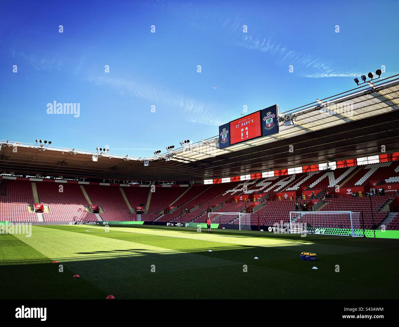 Eine allgemeine ansicht der sitze im st marys stadium -Fotos und ...