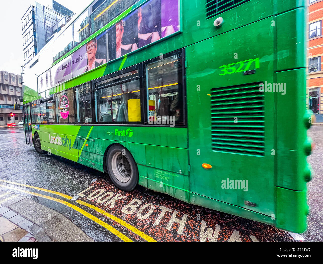 East leeds bus -Fotos und -Bildmaterial in hoher Auflösung – Alamy