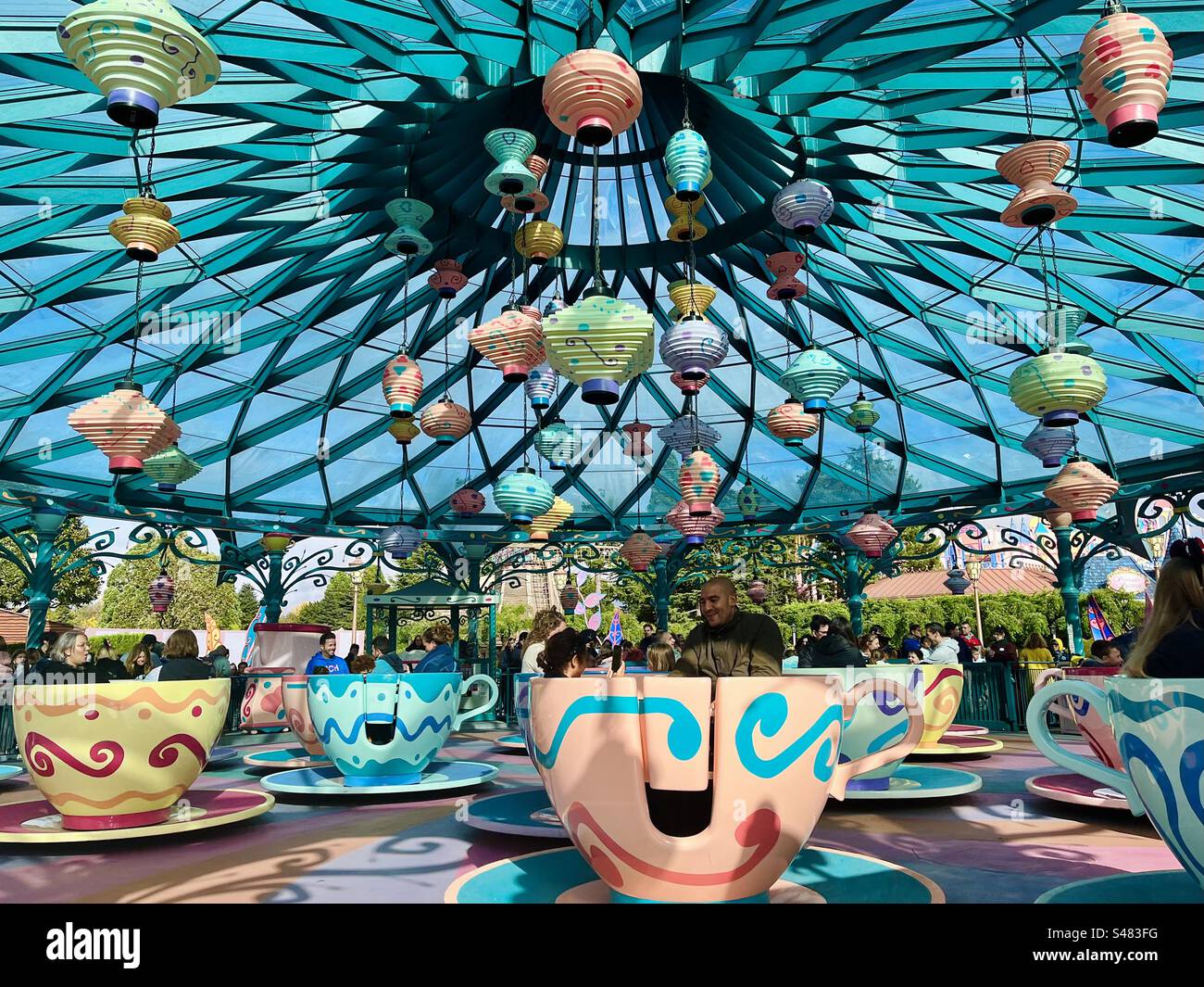 Disneyland paris fahrt -Fotos und -Bildmaterial in hoher Auflösung – Alamy