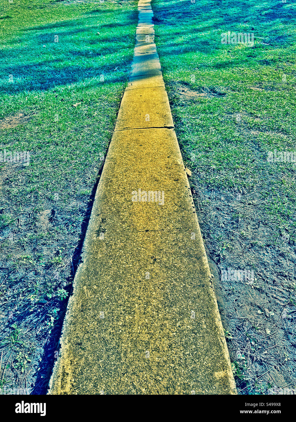 Beton mit gras -Fotos und -Bildmaterial in hoher Auflösung – Alamy