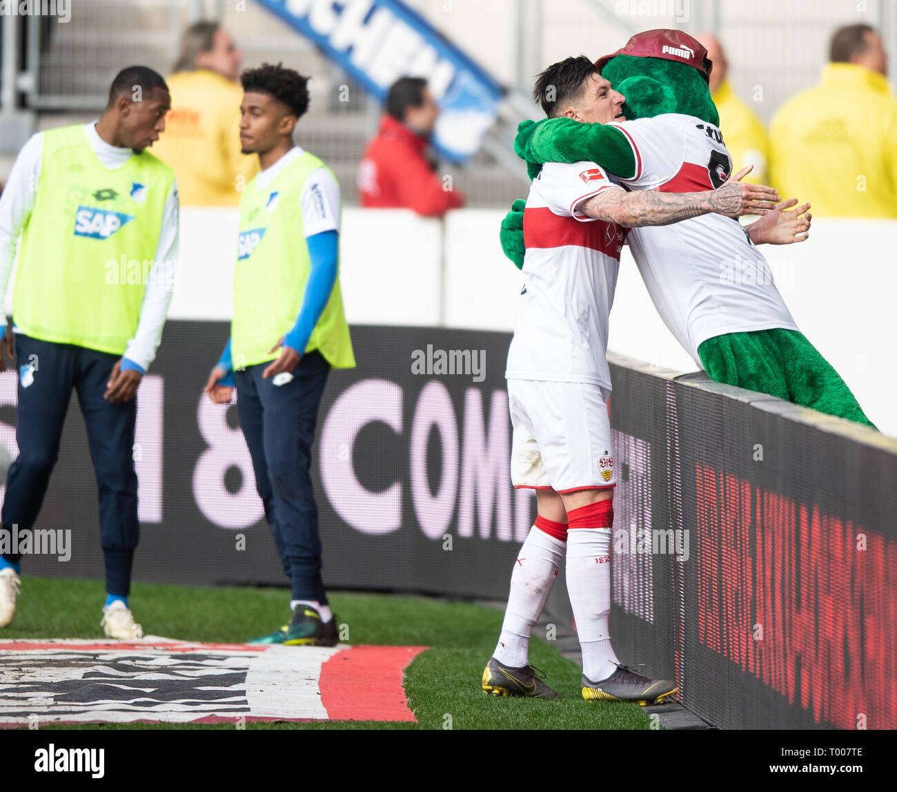 Mascot Fritzle Vfb Stuttgart Stockfotos und -bilder Kaufen - Alamy