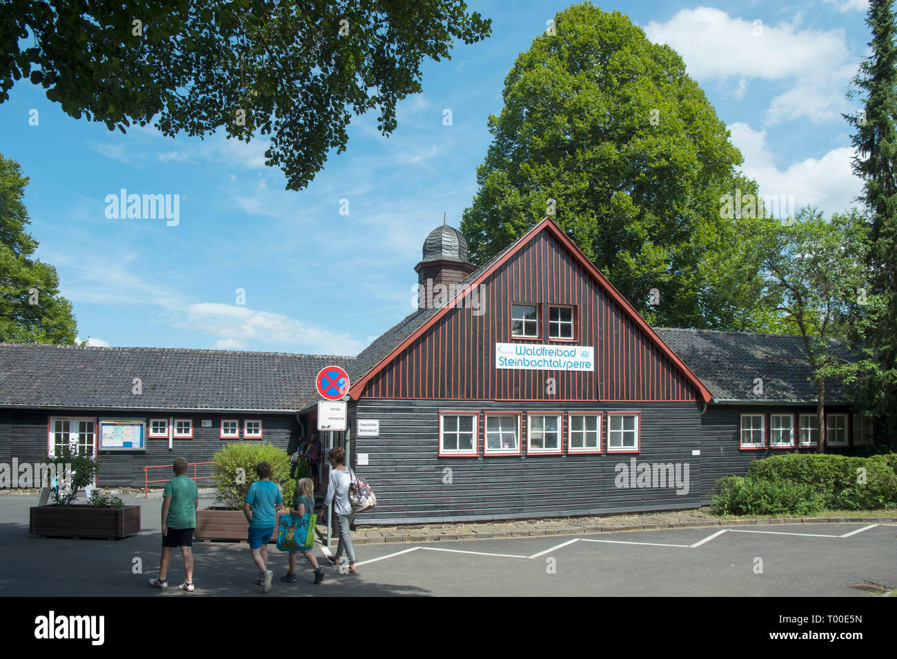 Deutschland, NRW, Kreis Euskirchen, Freibad Steinbachtalsperre ...