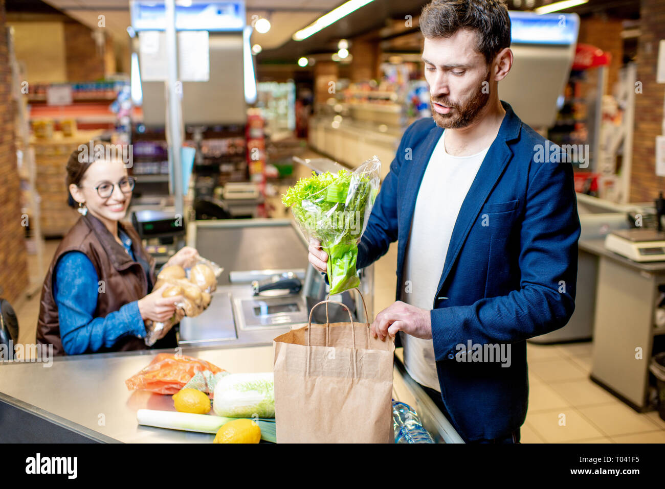 Cash Register Supermarket Stockfotos und -bilder Kaufen - Alamy