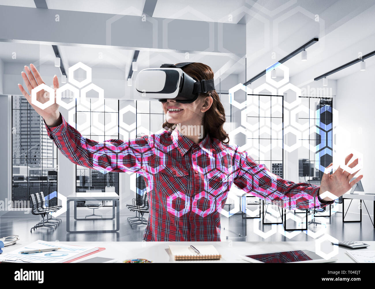Virtual Reality Frau Stockfotos und -bilder Kaufen - Alamy