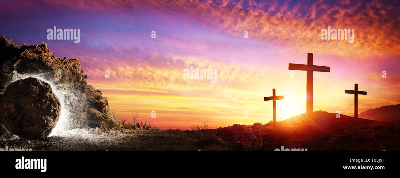 Auferstehung - leere Grab mit Kreuzigung bei Sonnenaufgang Stockfotografie - Alamy