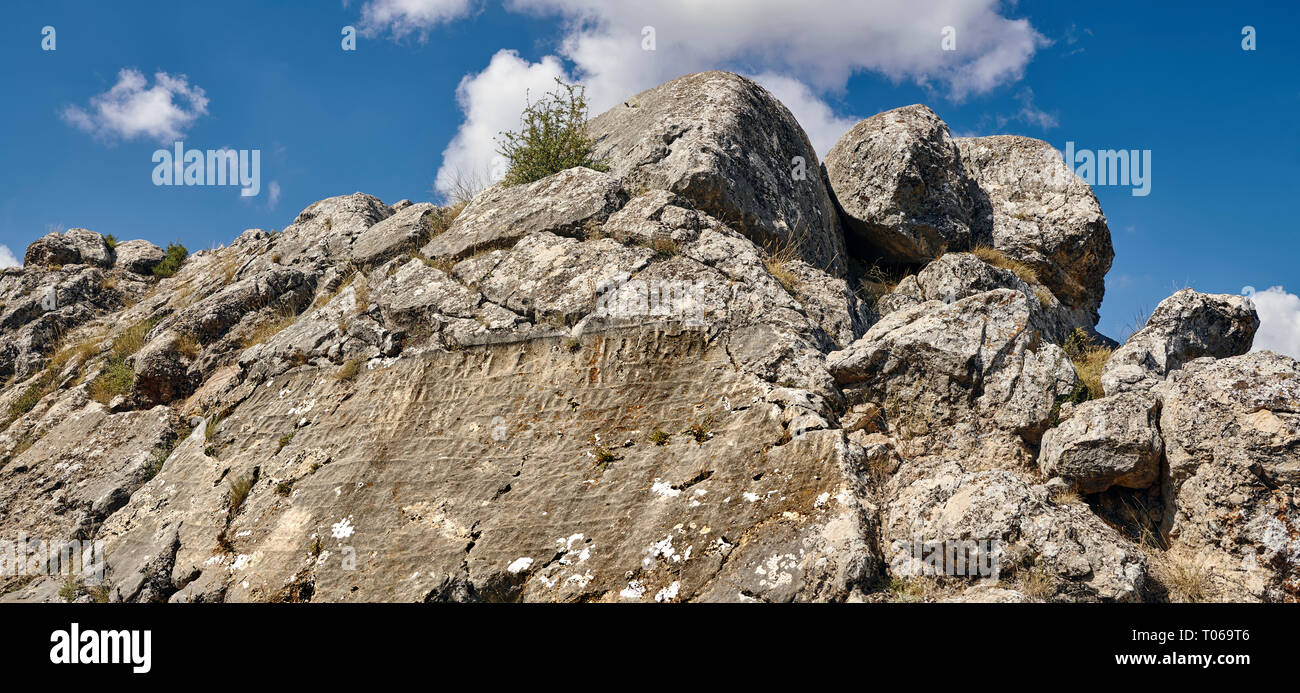 Hattusa hethitische hieroglyphen -Fotos und -Bildmaterial in hoher ...