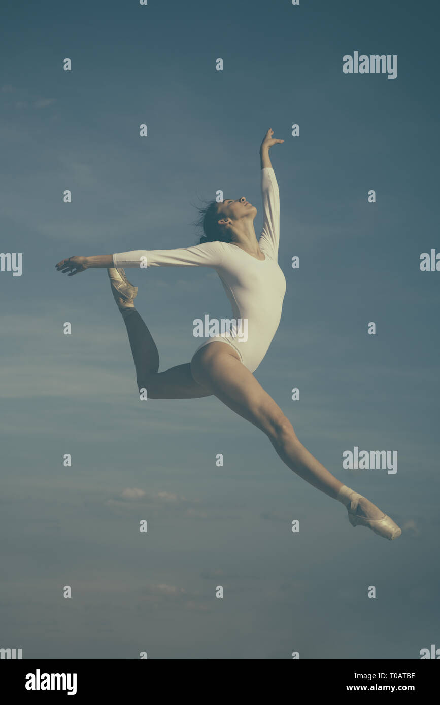 Frau des tanzes -Fotos und -Bildmaterial in hoher Auflösung – Alamy