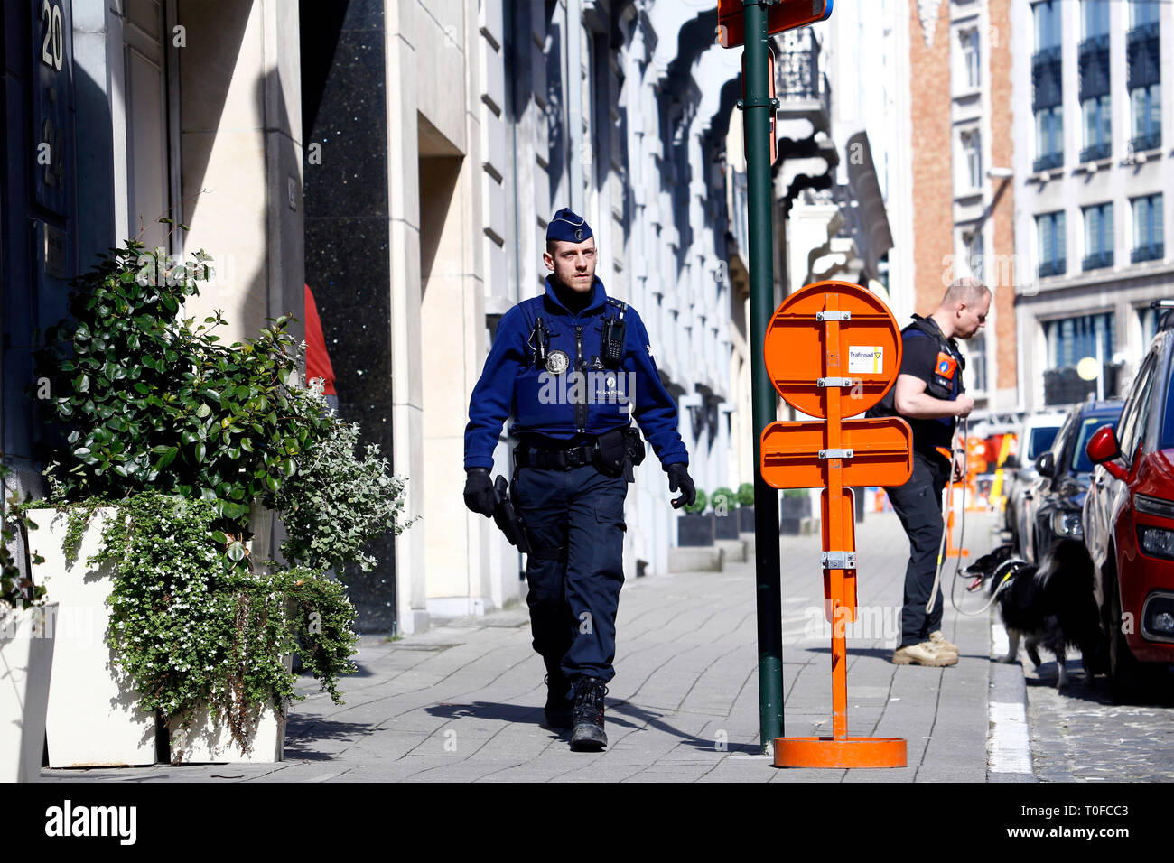 Belgische polizei razzia -Fotos und -Bildmaterial in hoher Auflösung ...