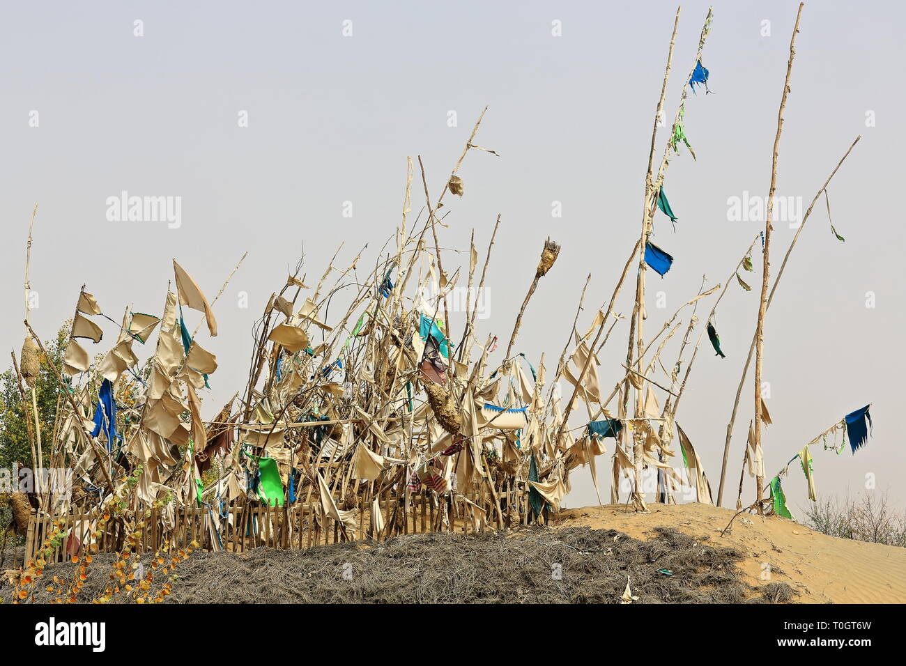 Votivflaggen - Grabbeigabe - Imam Asim mazar oder Mausoleum Area ...