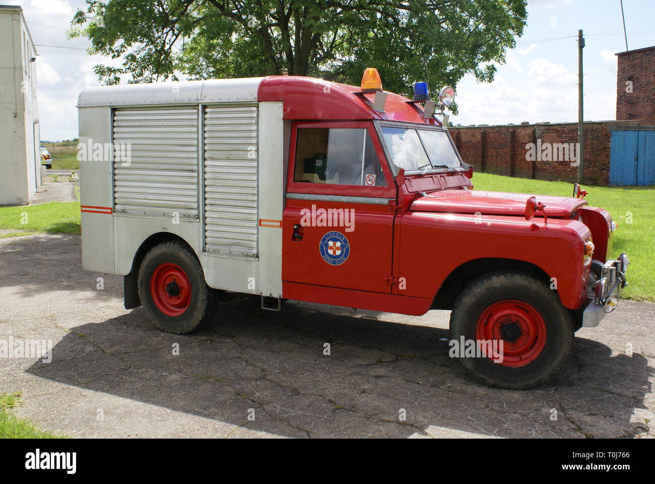 Fire tender land rover -Fotos und -Bildmaterial in hoher Auflösung – Alamy