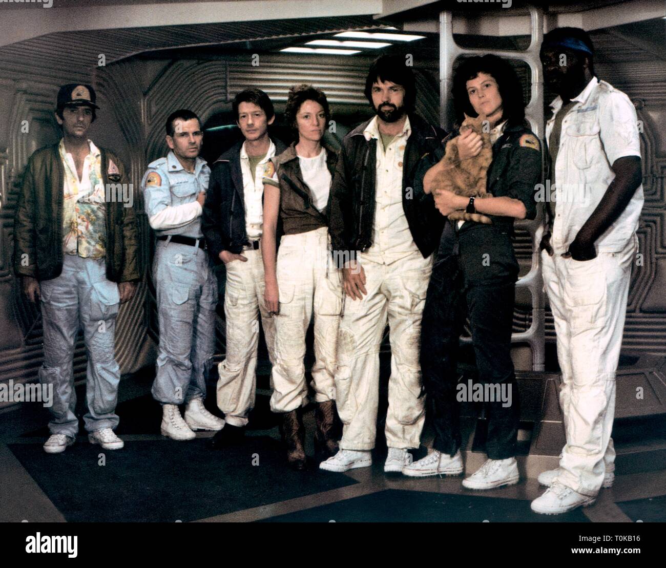 ALIEN, HARRY DEAN STANTON, Ian Holm, John Hurt, Tom Skerritt, Veronica ...