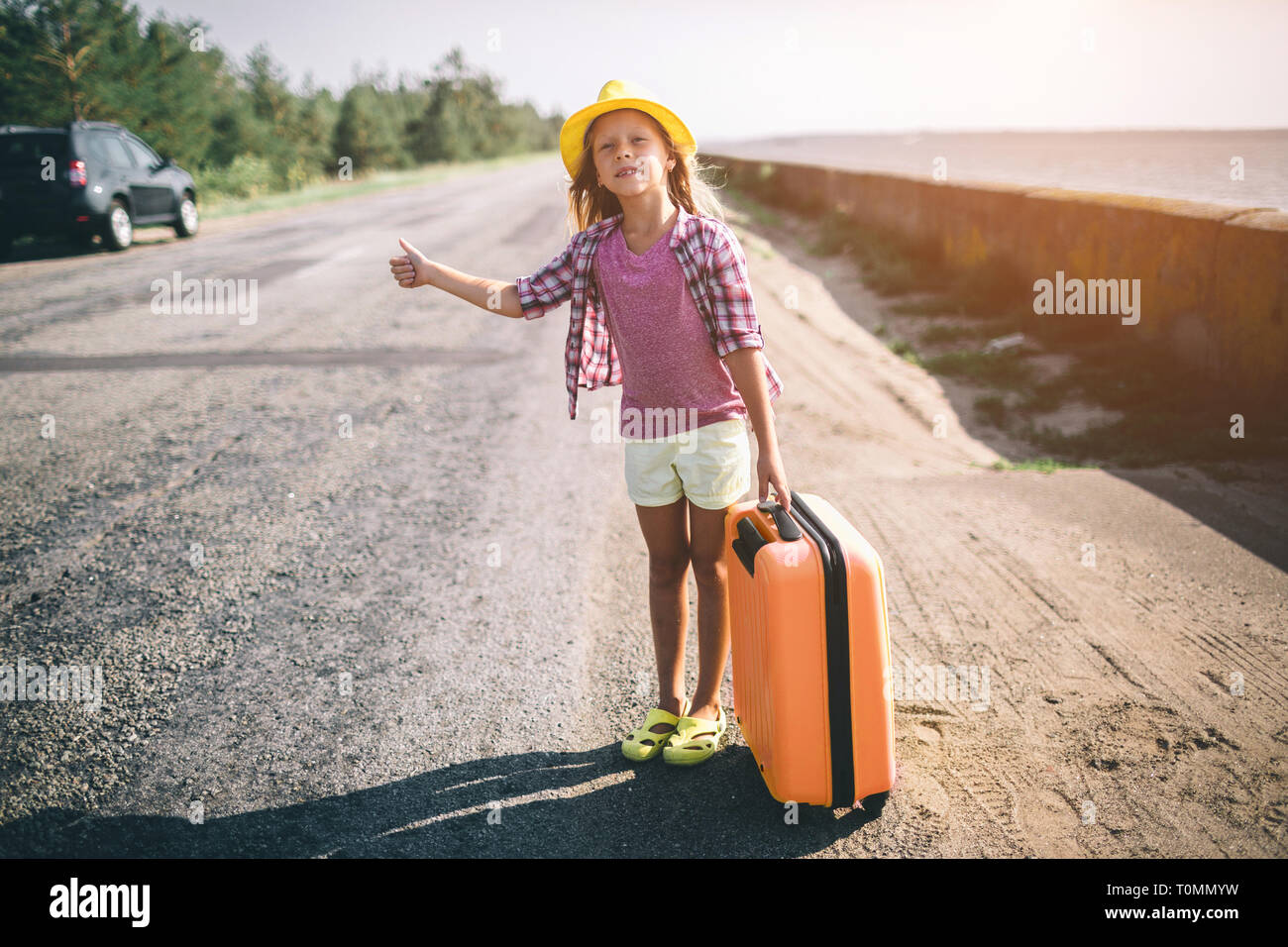Per anhalter mit kindern -Fotos und -Bildmaterial in hoher Auflösung ...