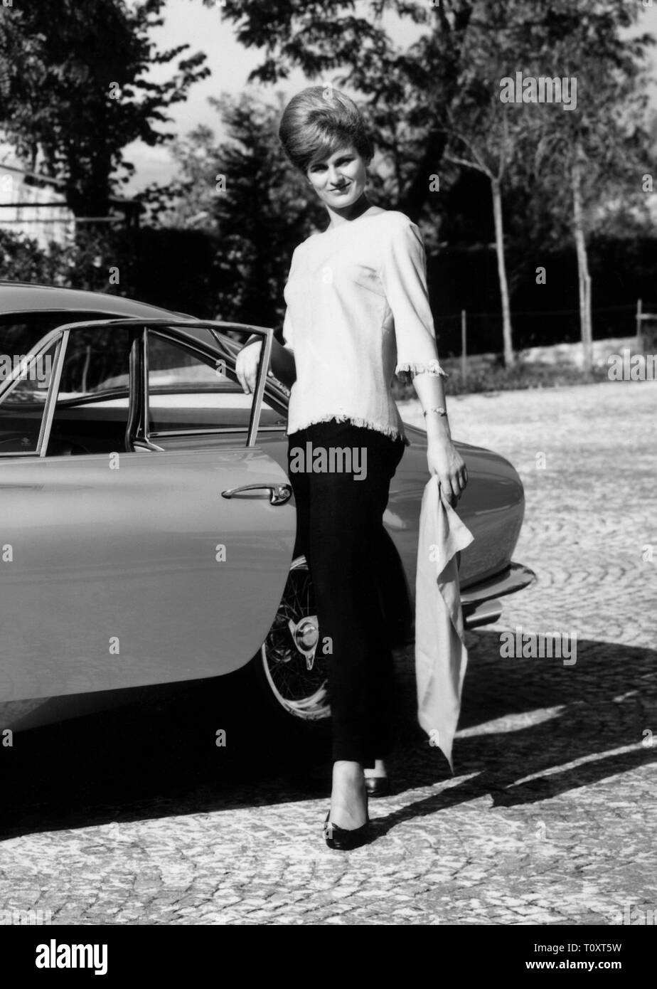 Ferrari pose -Fotos und -Bildmaterial in hoher Auflösung – Alamy