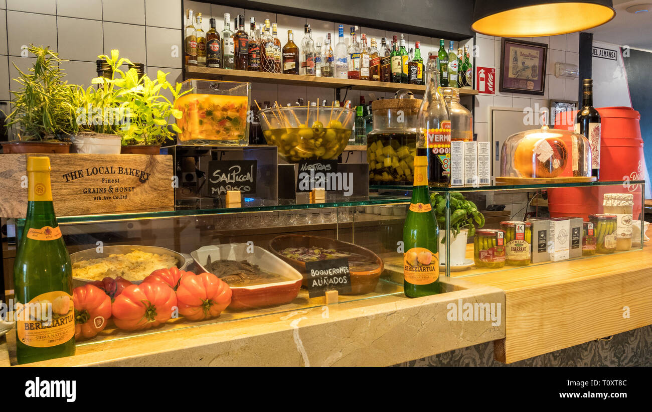 Tapas bar snack -Fotos und -Bildmaterial in hoher Auflösung – Alamy