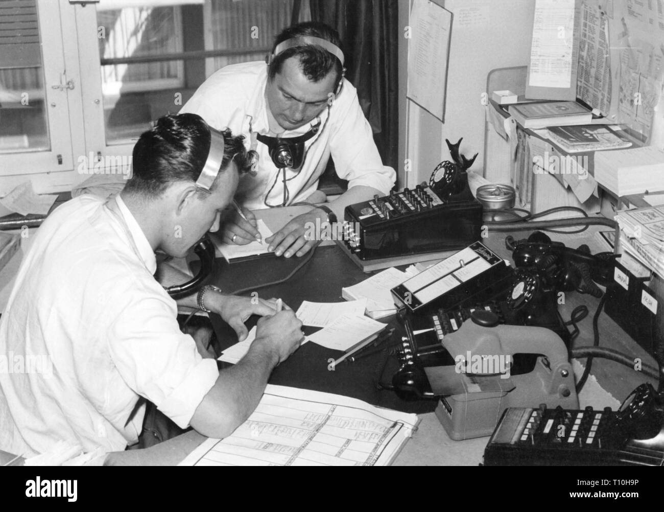 Anrufen anrufen anrufen telefonieren telefonieren telefonieren ...