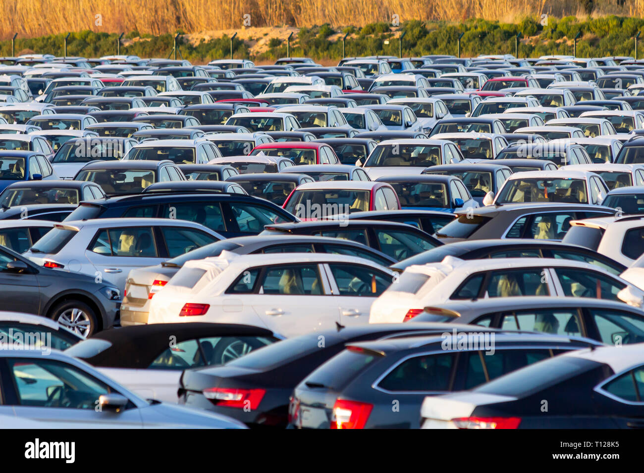 Neuwagen parkplatz -Fotos und -Bildmaterial in hoher Auflösung – Alamy