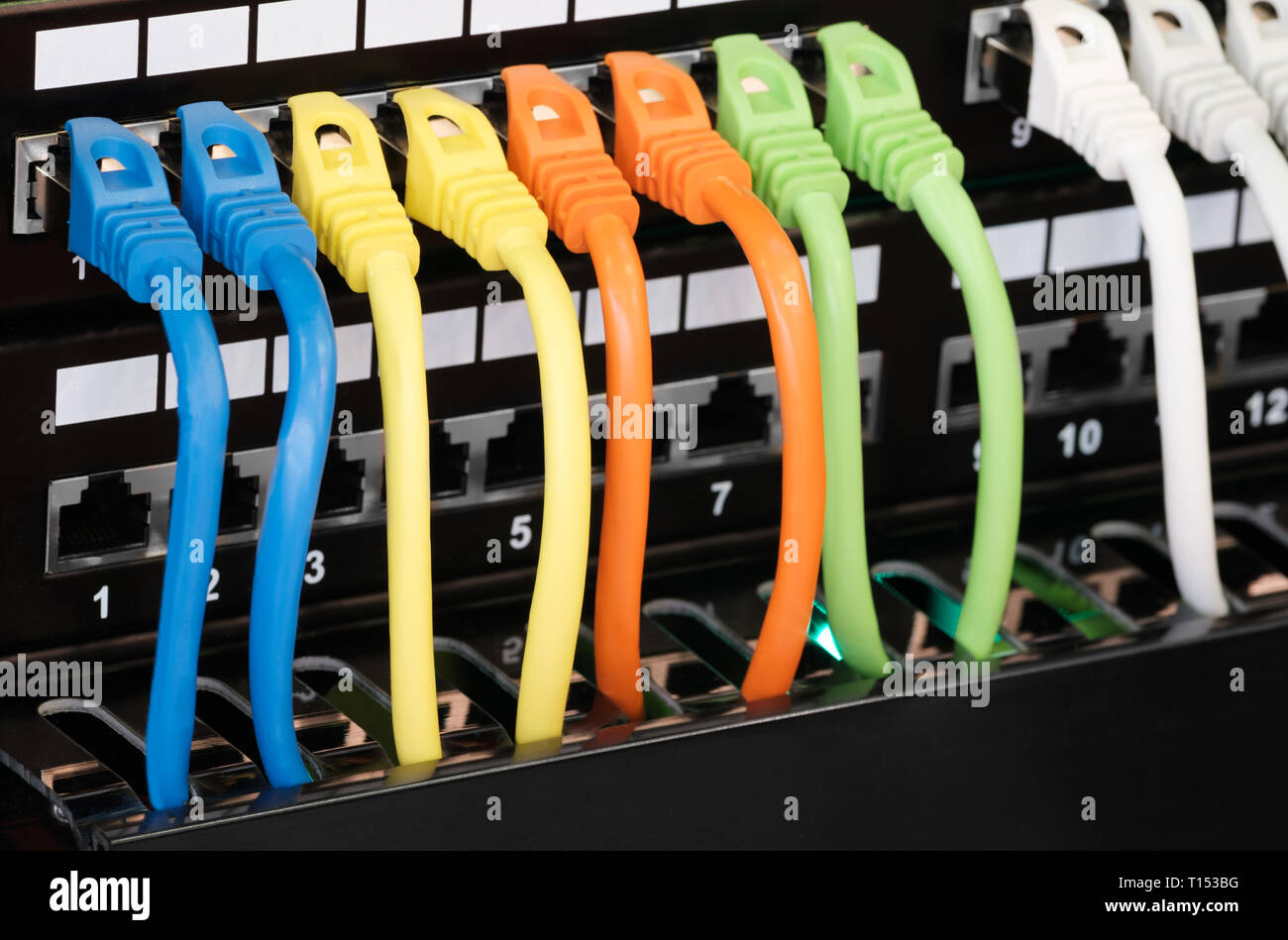 Network Server Cables Stockfotos und -bilder Kaufen - Alamy