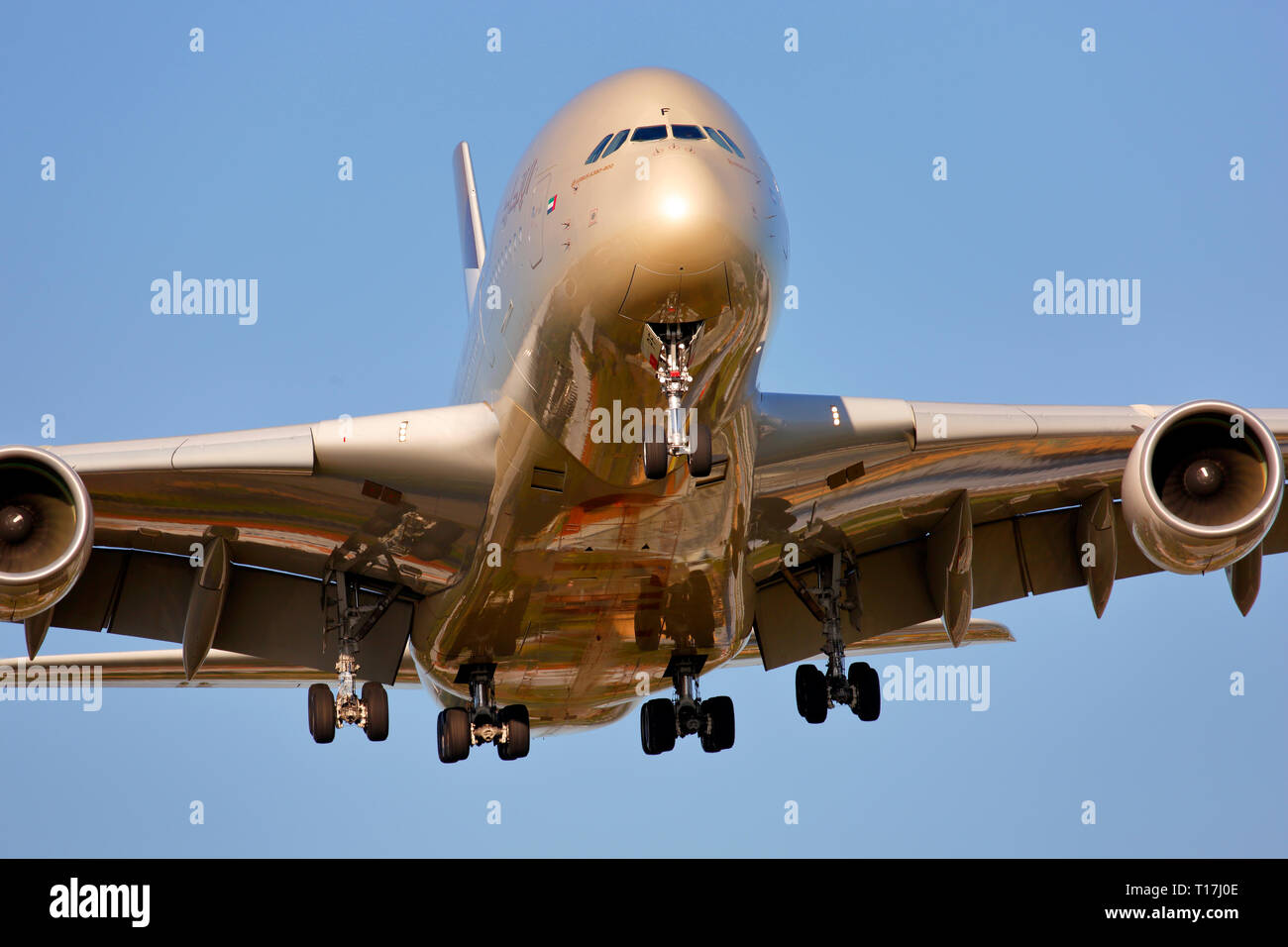 Airbus A380 Cockpit Windows Stockfotos und -bilder Kaufen - Alamy
