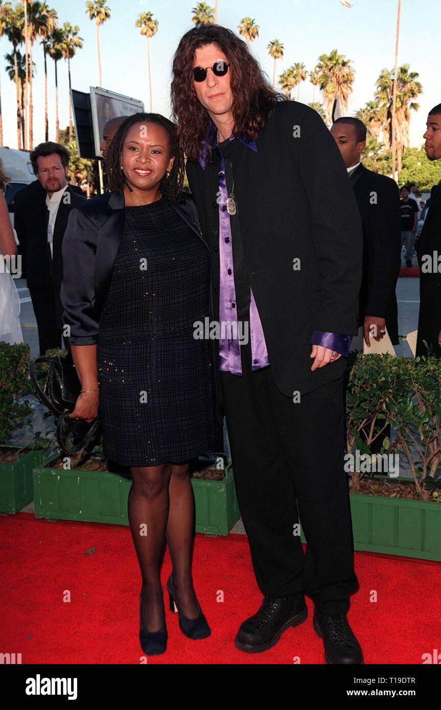 LOS ANGELES, Ca - 10. März 1998: Radio & TV-Persönlichkeit Howard Stern ...