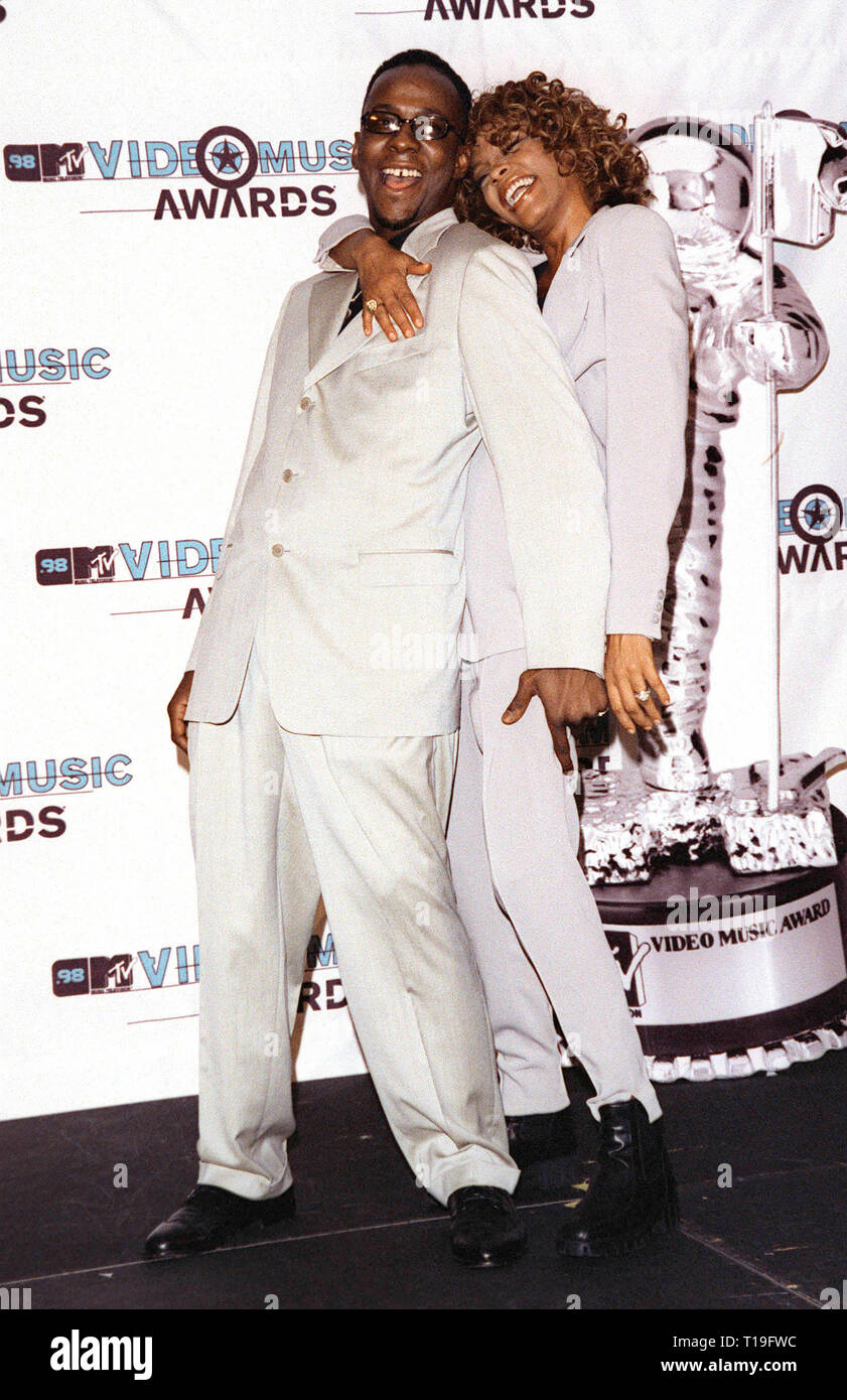 LOS ANGELES, Ca - 10. September 1998: Sängerin/Schauspielerin WHITNEY ...